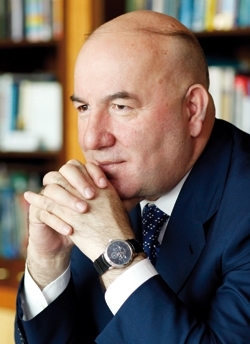 Far & Wide - The Business Year